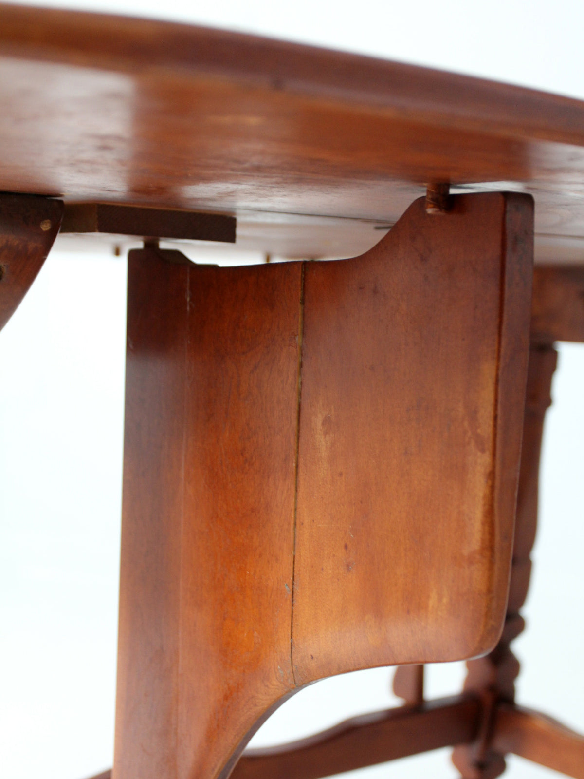 vintage Cushman Colonial Creations dining table – 86 Vintage