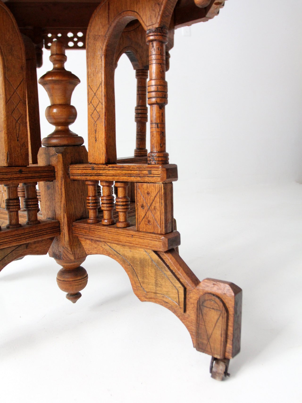 antique Victorian parlor table – 86 Vintage
