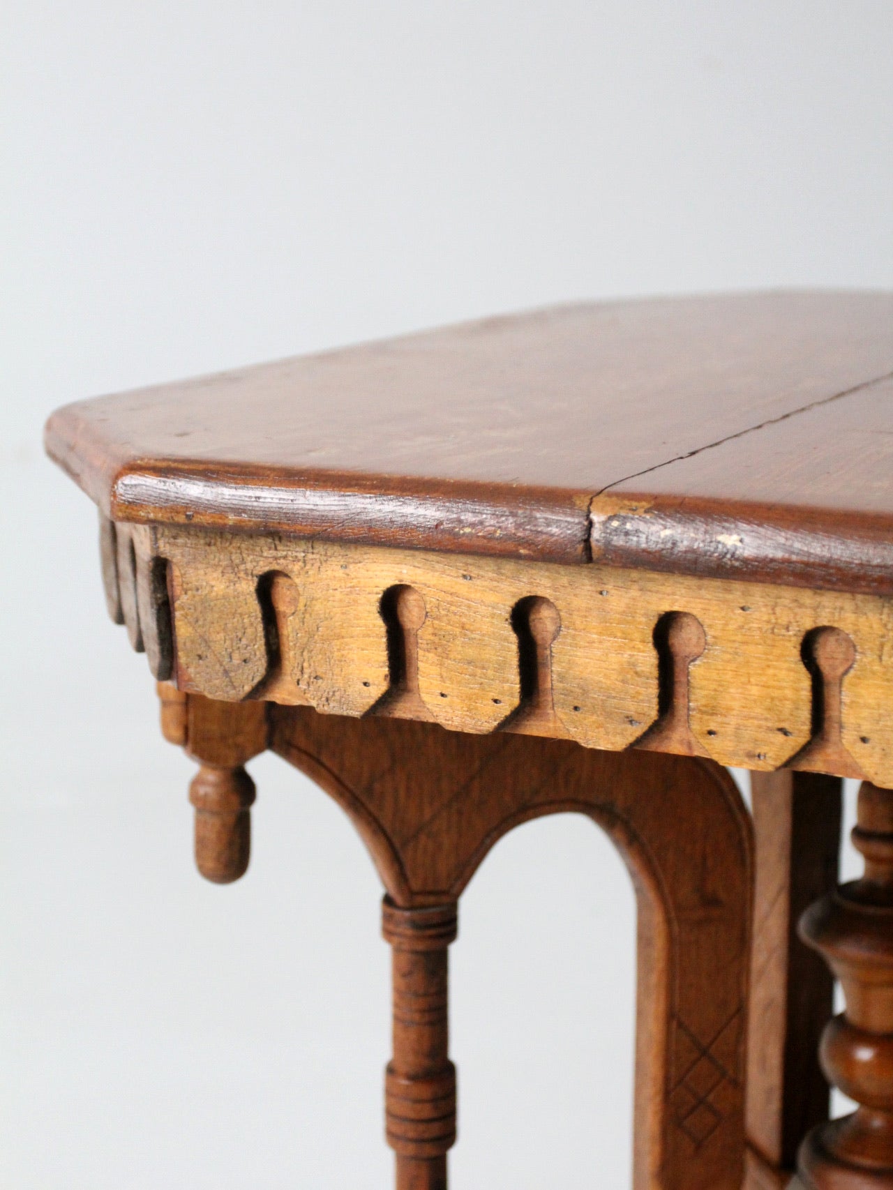 antique Victorian parlor table – 86 Vintage