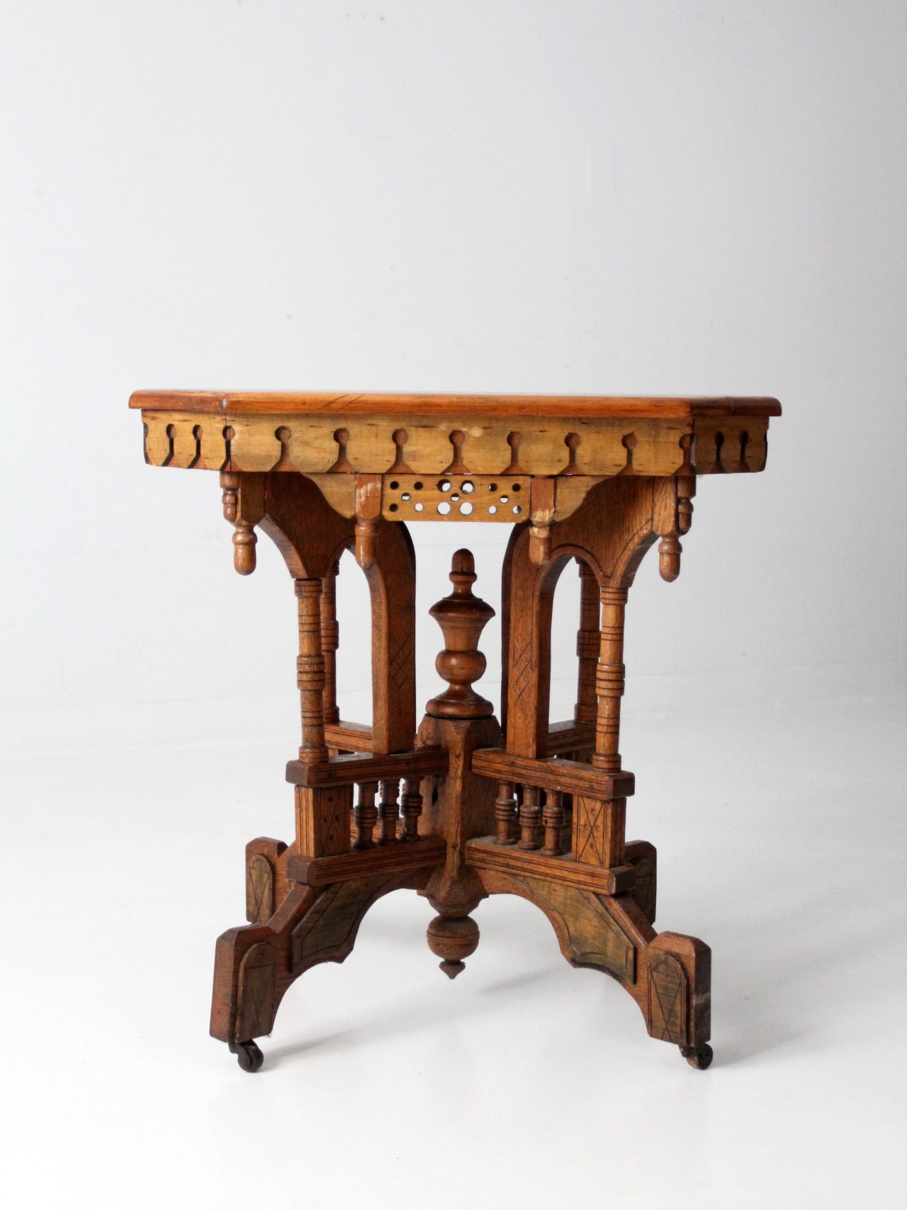 antique Victorian parlor table – 86 Vintage
