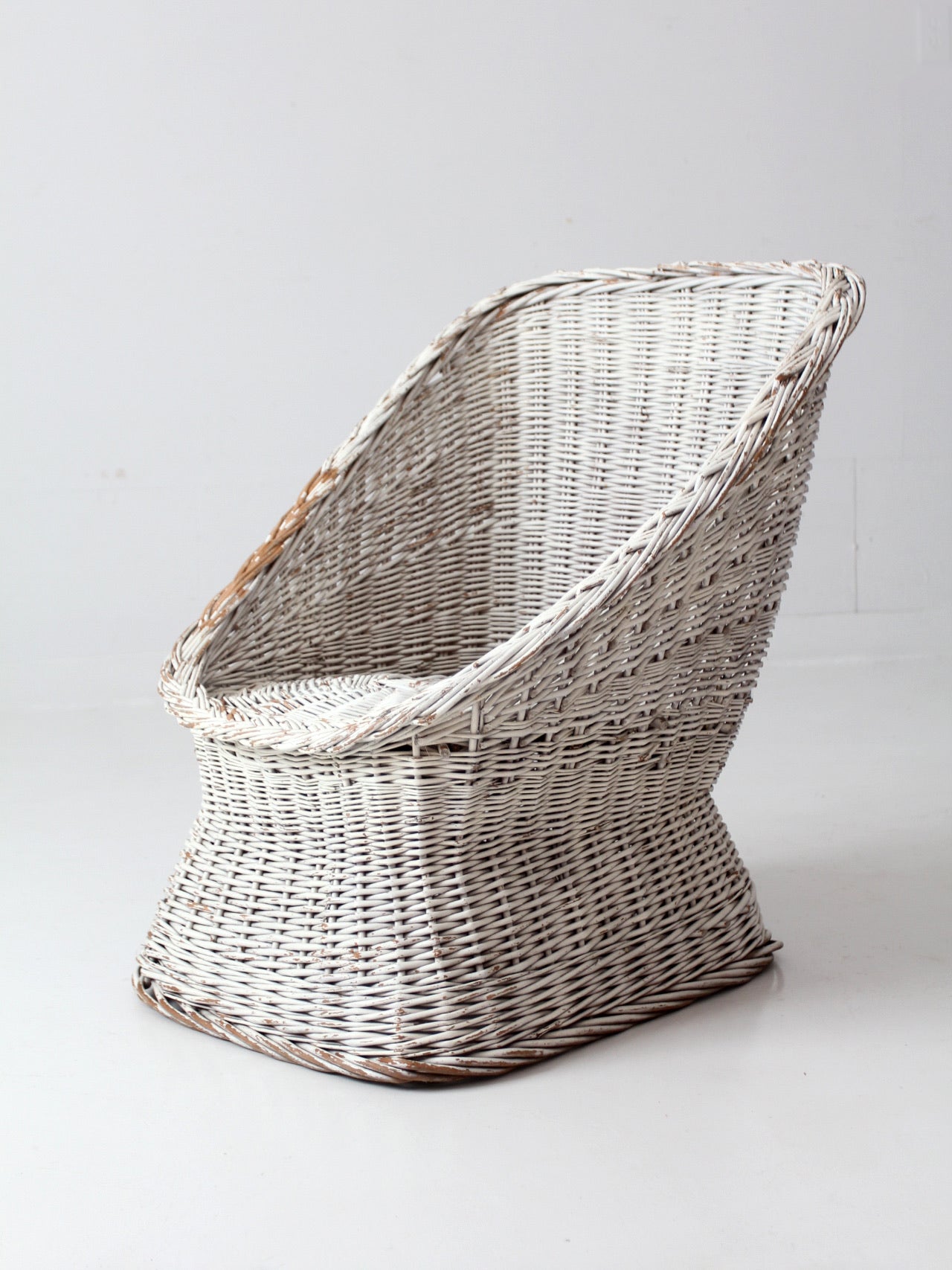 vintage white wicker bucket chair – 86 Vintage