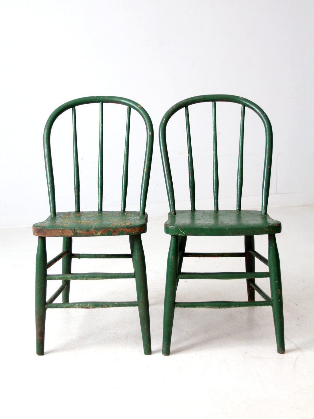 antique green farmhouse Windsor chairs pair – 86 Vintage