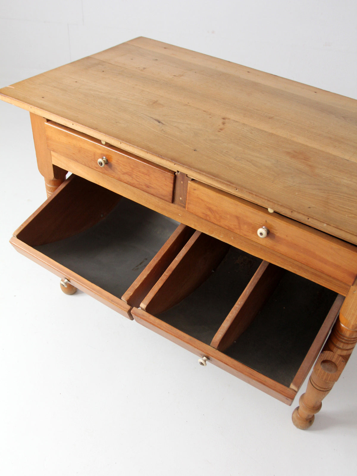antique baker's table – 86 Vintage