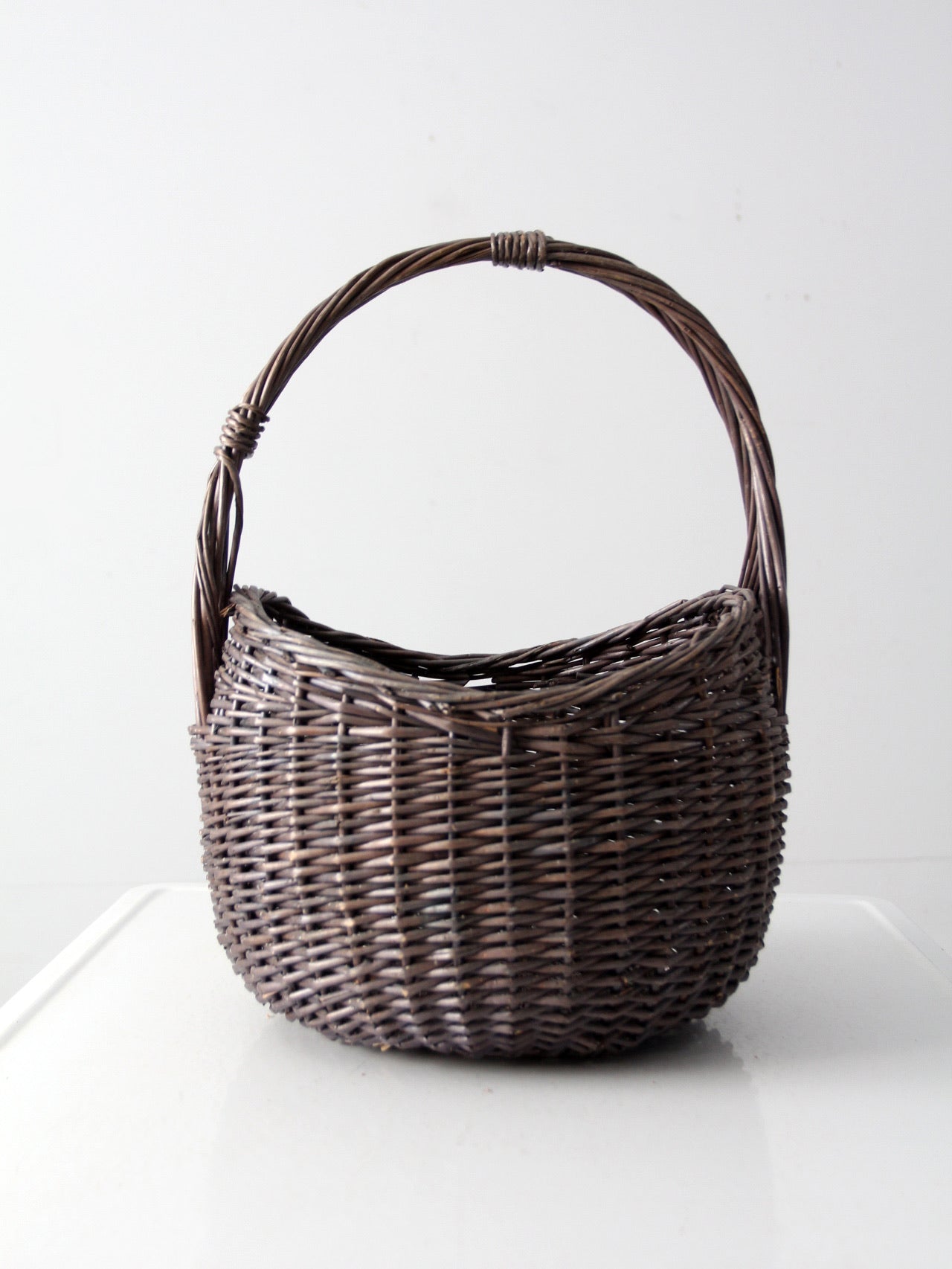 vintage handle basket – 86 Vintage