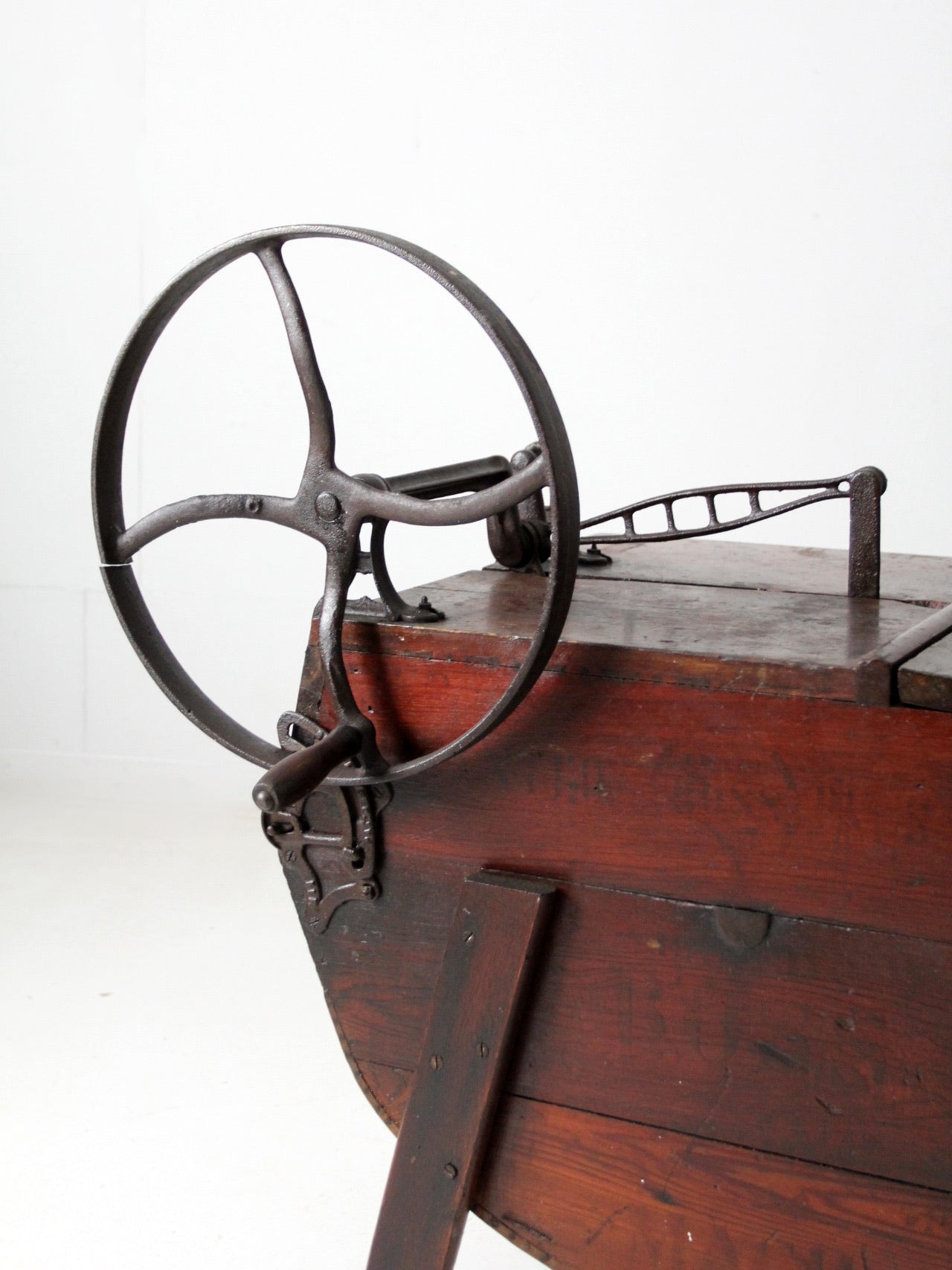 antique Boss washing machine – 86 Vintage