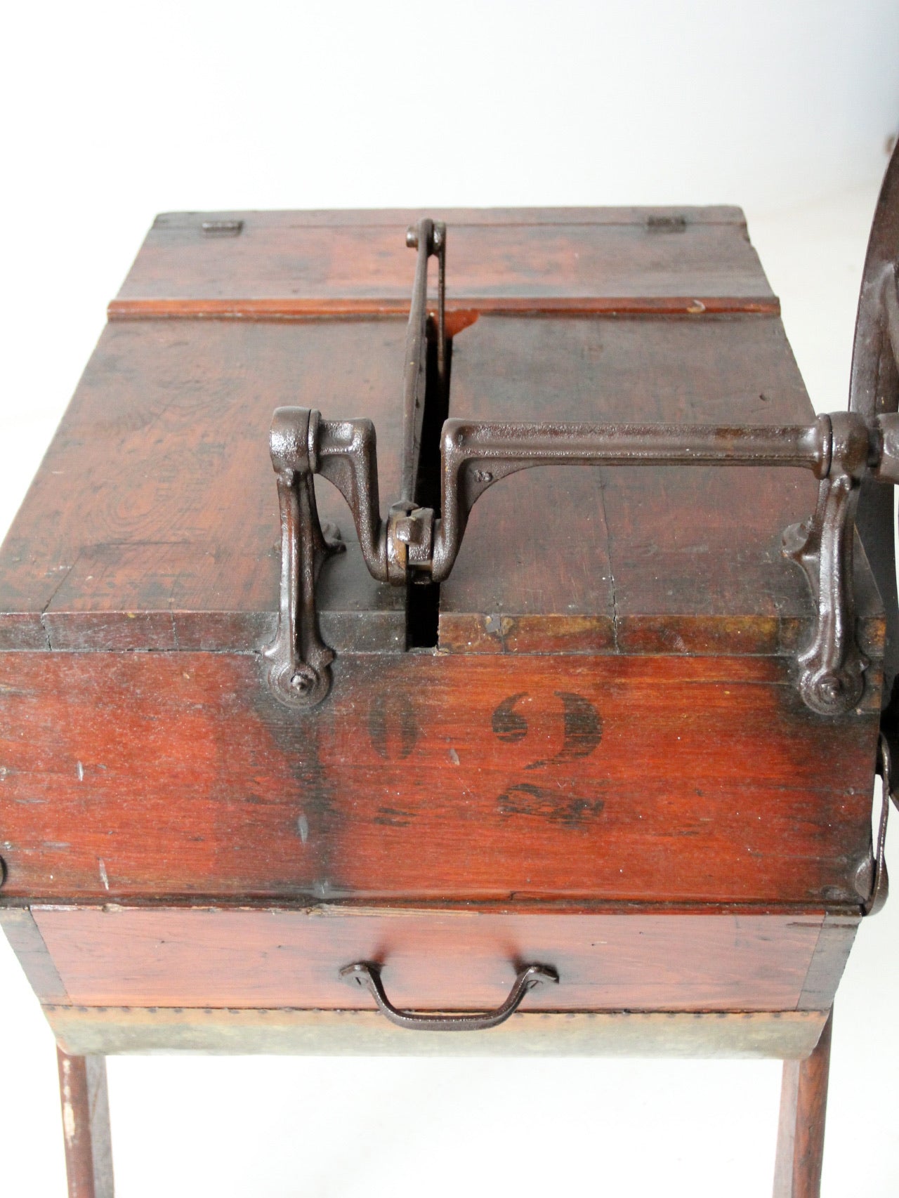 antique Boss washing machine – 86 Vintage