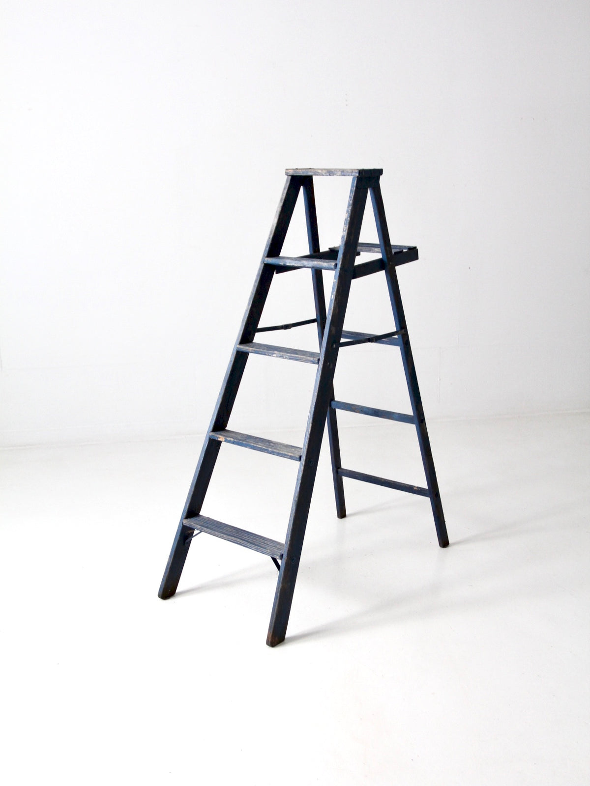 vintage blue wooden ladder – 86 Vintage