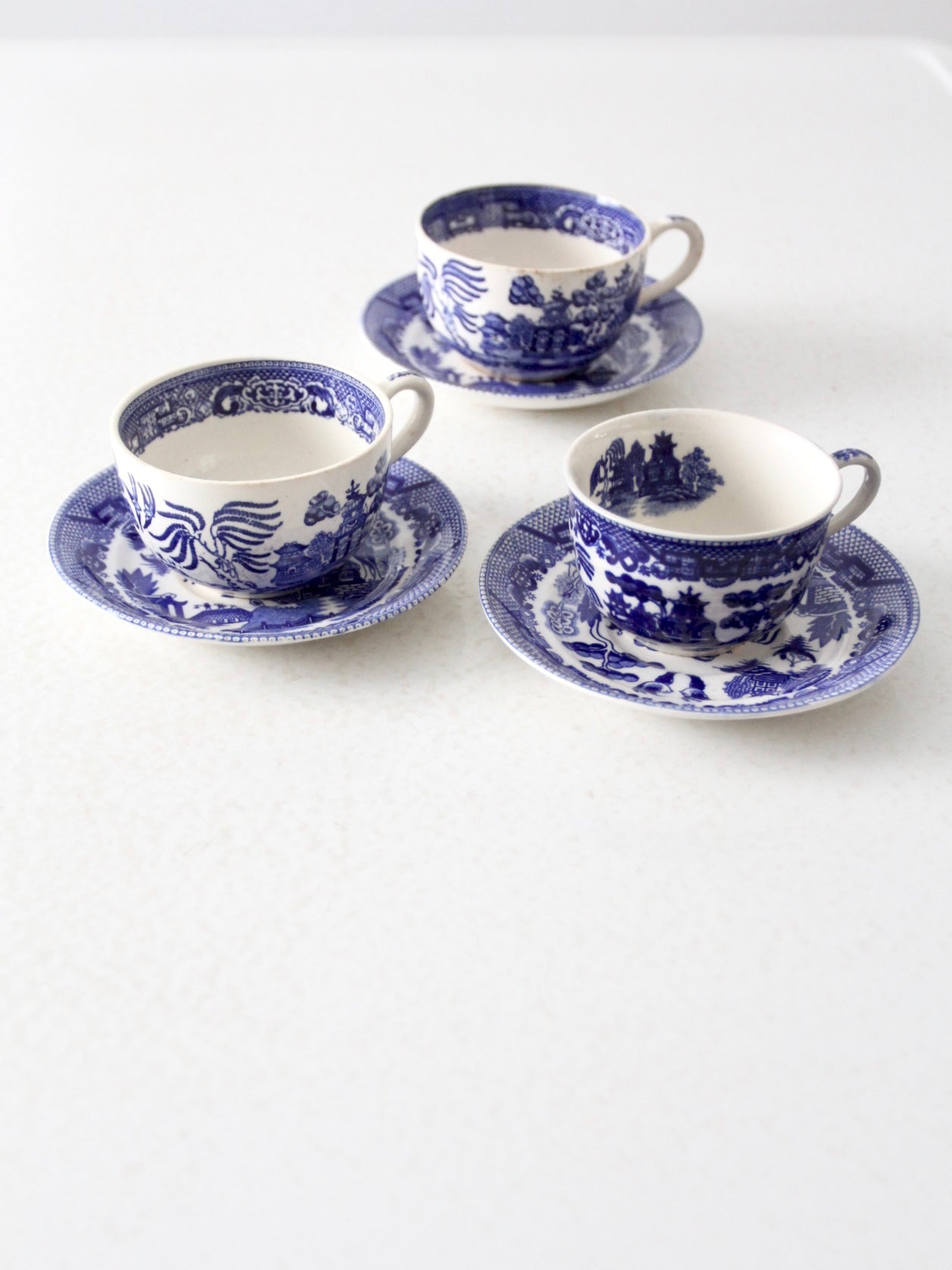 vintage blue willow tea cups with saucers set – 86 Vintage