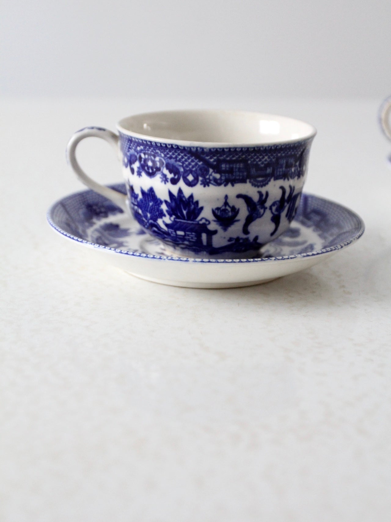 vintage blue willow tea cups with saucers set – 86 Vintage
